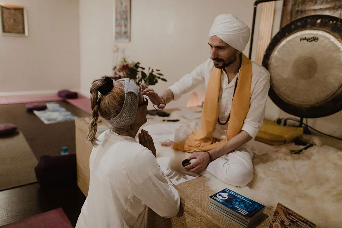 Satsang – Learn the Basics of this Spiritual Community Event! | RYK Yoga